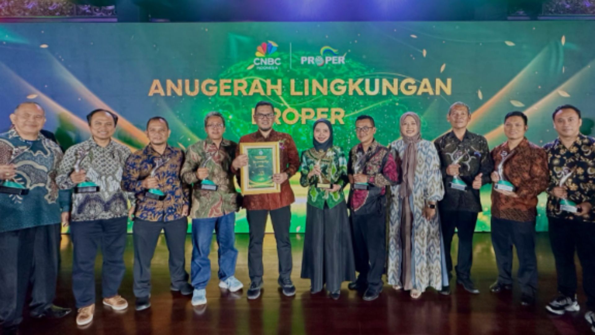 AQUA Raih PROPER Emas dan Hijau 2024, Terus Komitmen pada Lingkungan - GETI Media