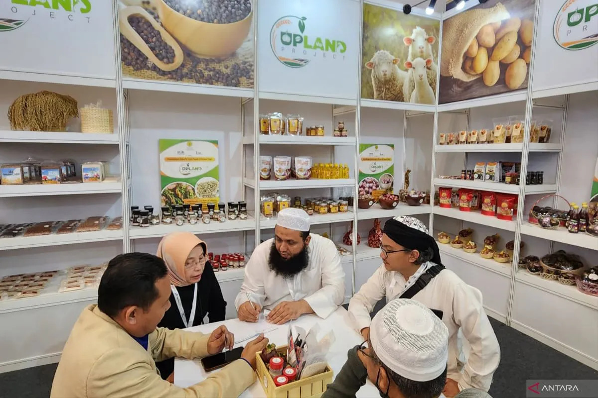Kementrian Pertanian Memeperlihatkan Hasil Pertanian di Trade Expo ...