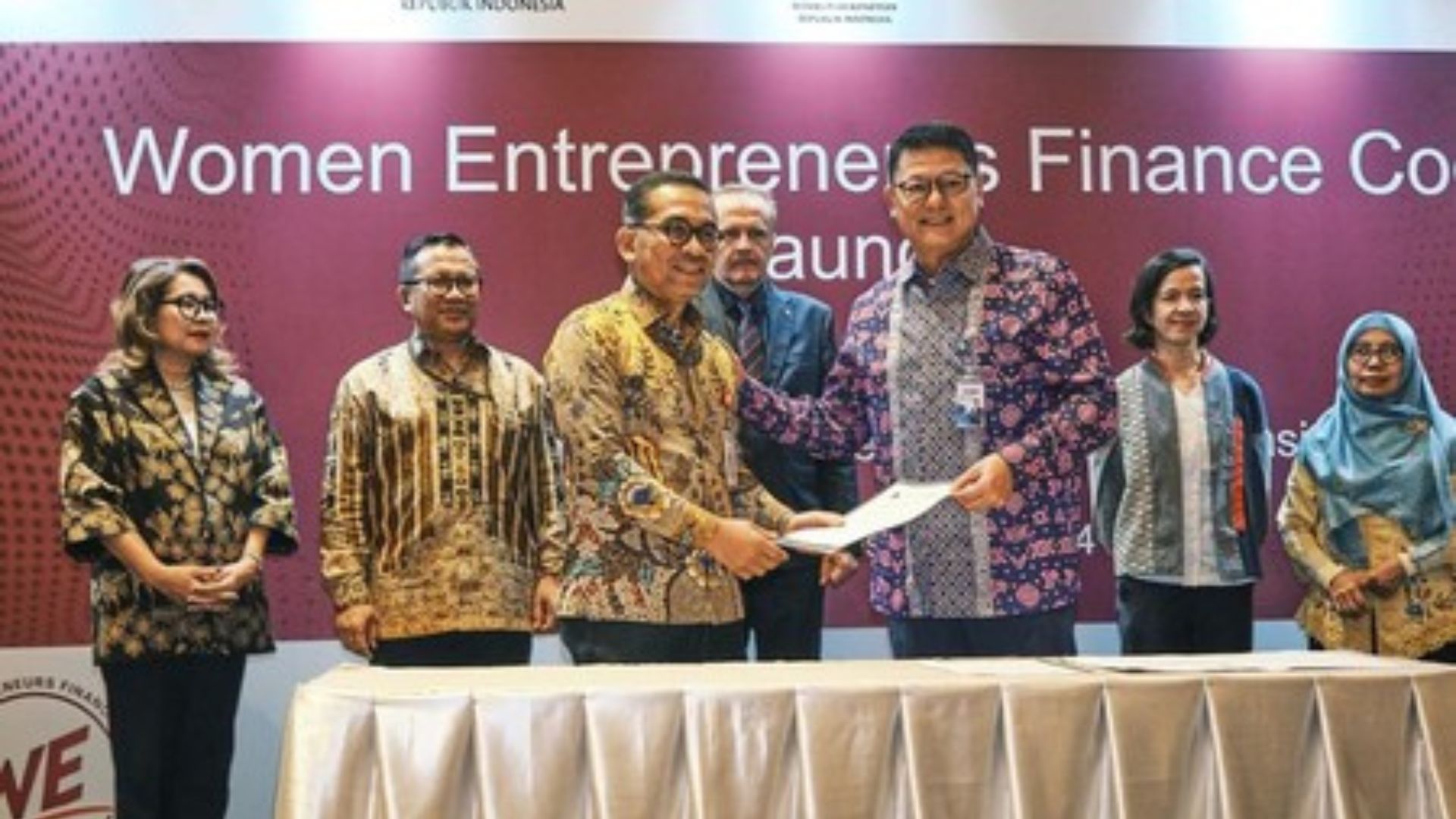 WE Finance Code: Strategi BCA Dorong UMKM Perempuan! - GETI Media