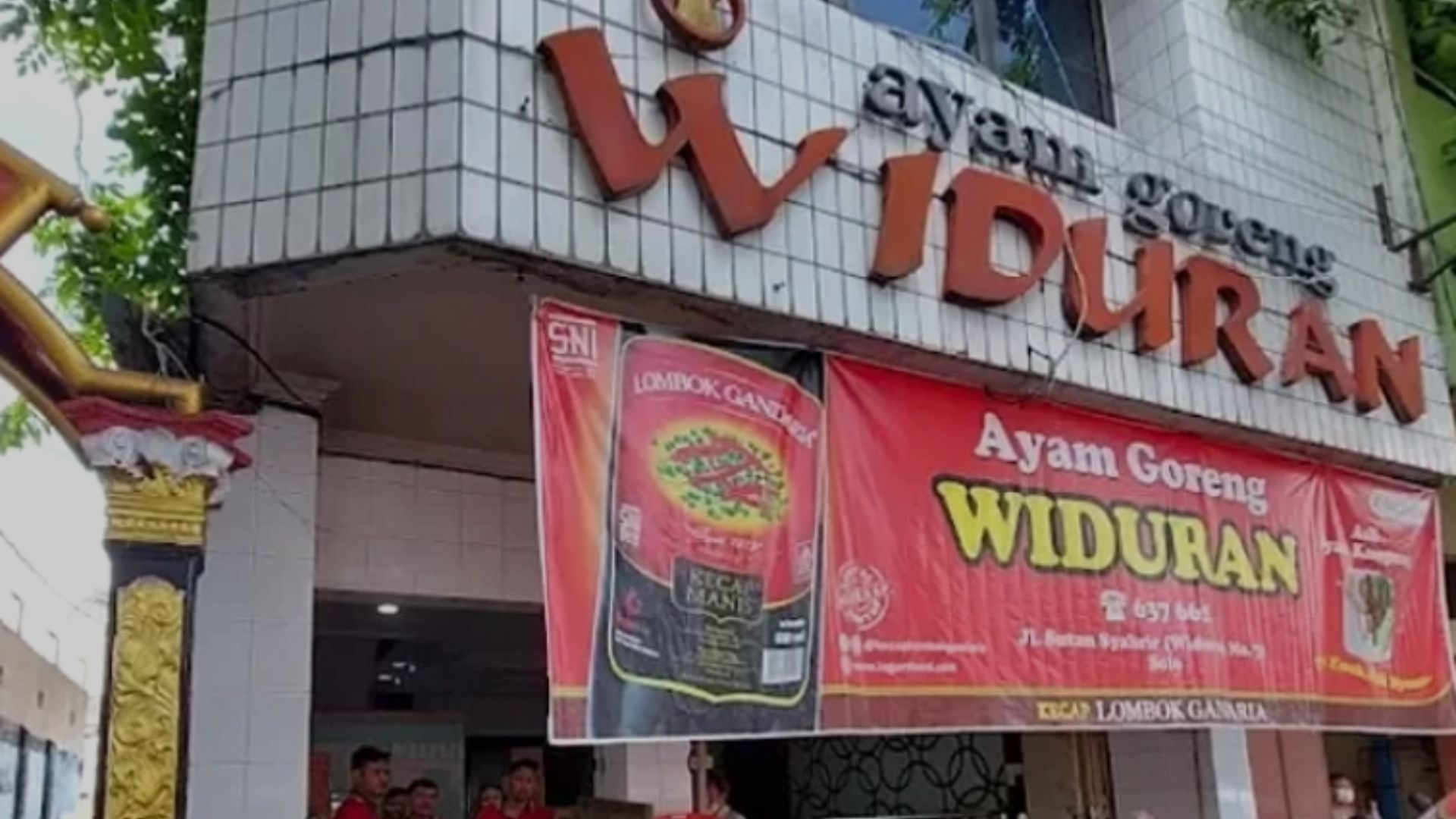 Restoran Ayam Goreng Widuran Solo Pasang Label Non Halal Setelah Panen ...