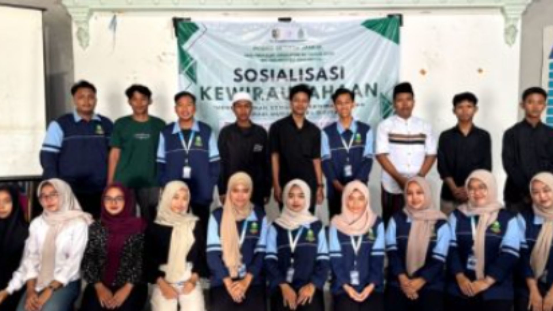 Mahasiswa KKN UIN Walisongo Dampingi UMKM Desa Menur Go Digital - GETI ...